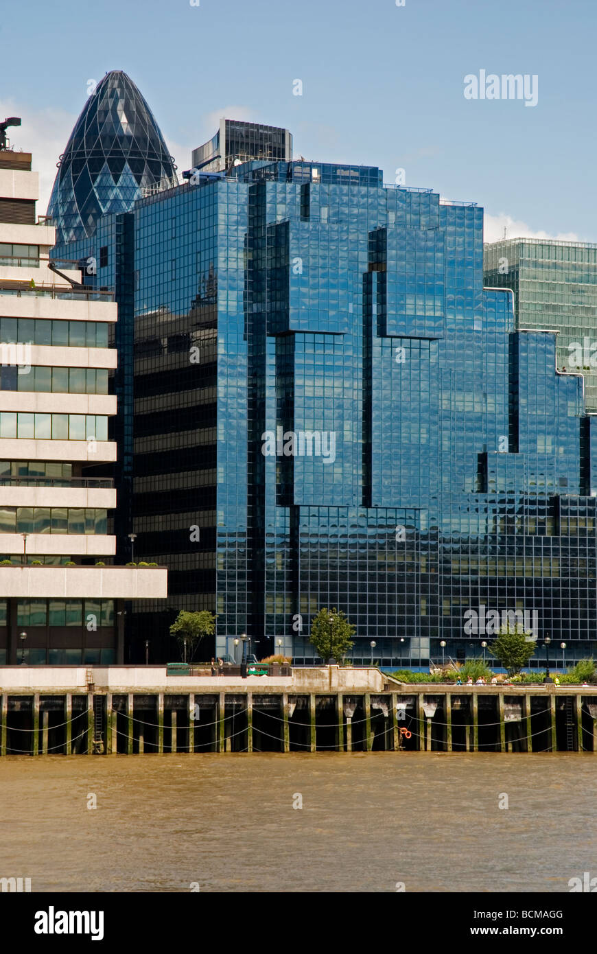 The Northern and Shell Building, Lower Thames Street over the river ...