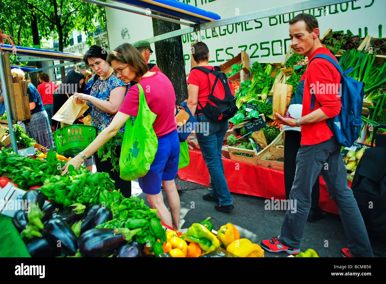 Paris, France, Medium Group People Shopping, shopper choosing goods in ...
