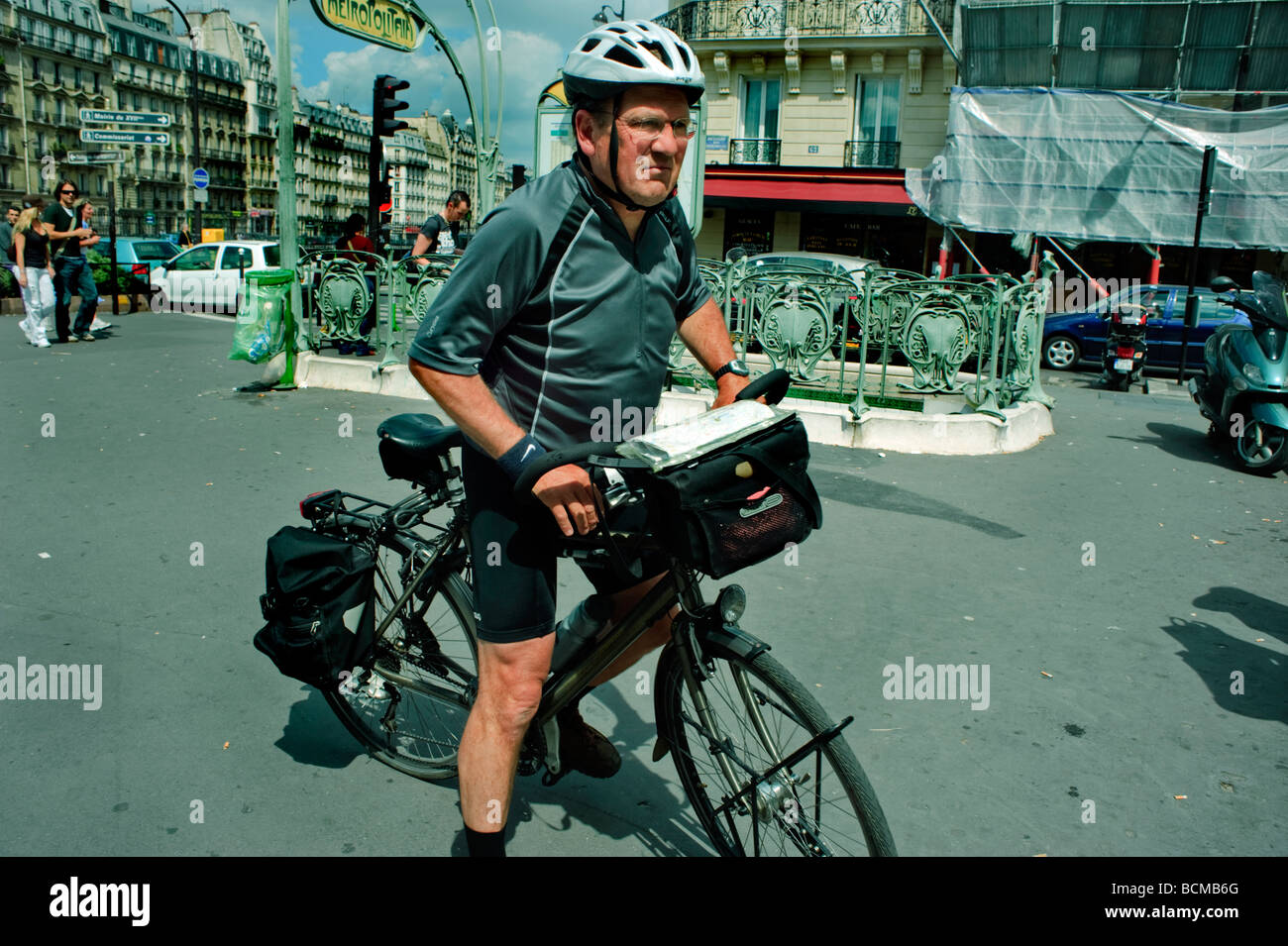 Paris street scene old man hi-res stock photography and images - Alamy