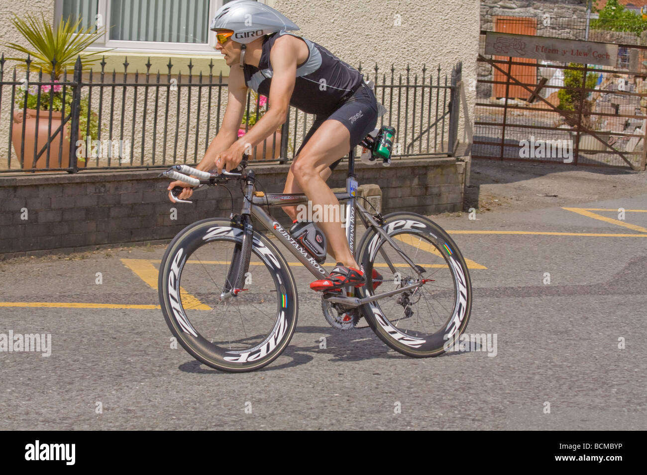 mark stenning winner of the bala middle distance triathlon Stock Photo ...