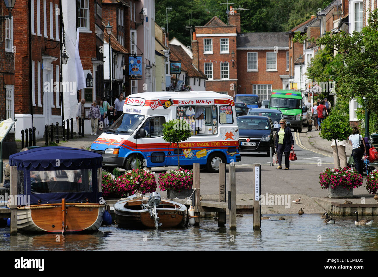 Henley ice cream’s hi-res stock photography and images - Alamy