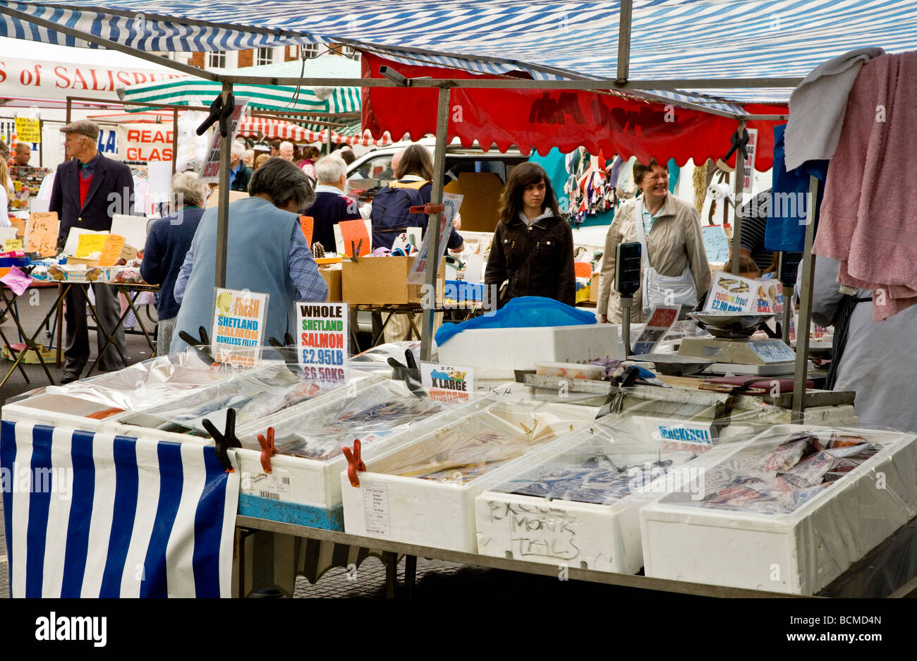 Fish stall hi-res stock photography and images - Alamy