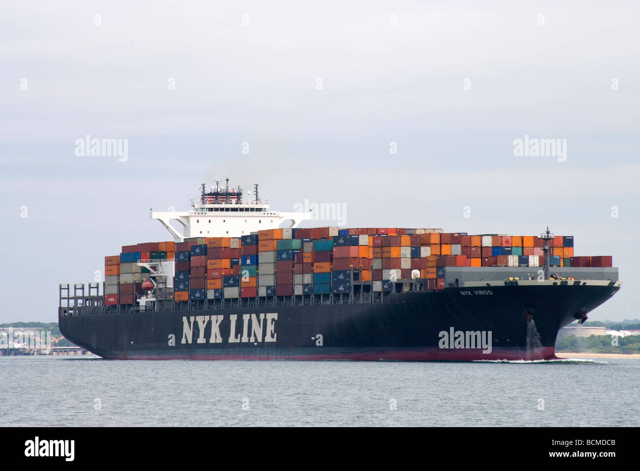 Line shipping containers hi-res stock photography and images - Alamy