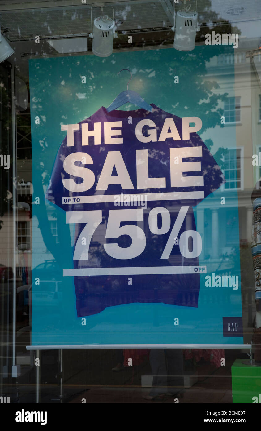 Notice in shop window hi-res stock photography and images - Alamy