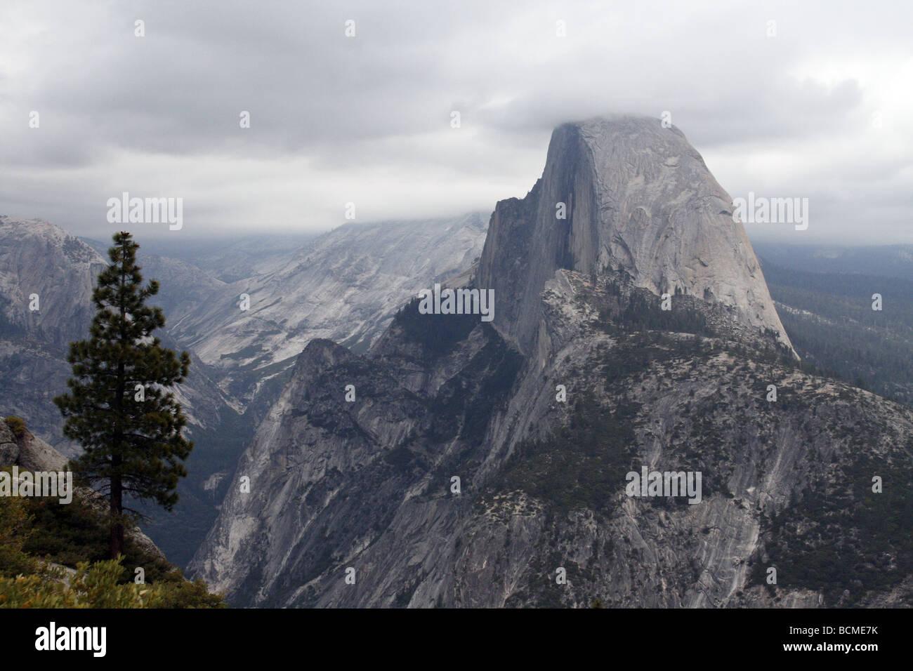 View from Glacier Point to Yosemite National Park and Waterfalls Bridal ...