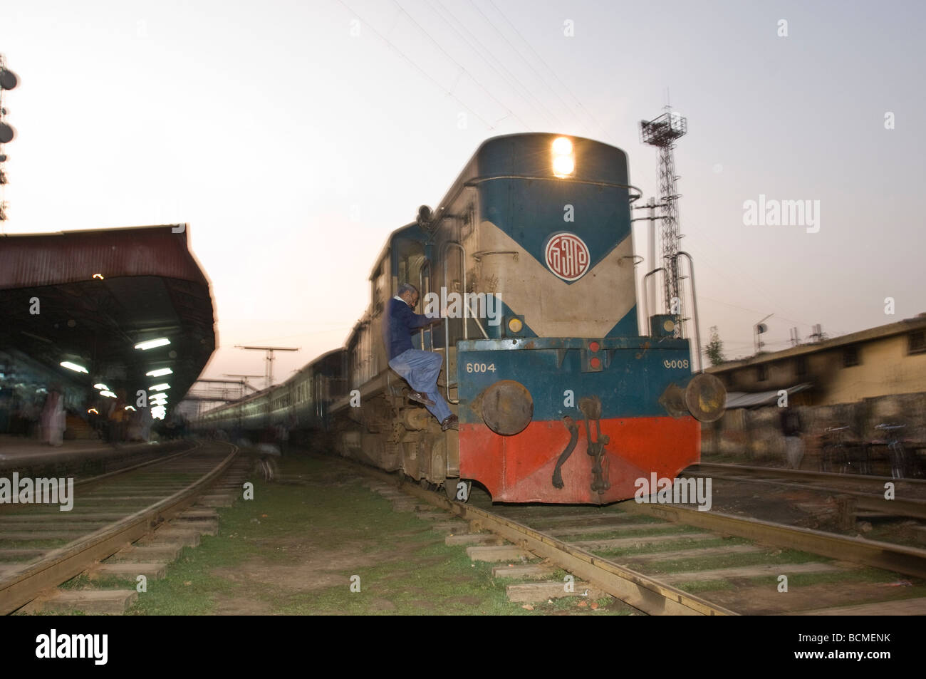 Bangladesh railway hi-res stock photography and images - Alamy