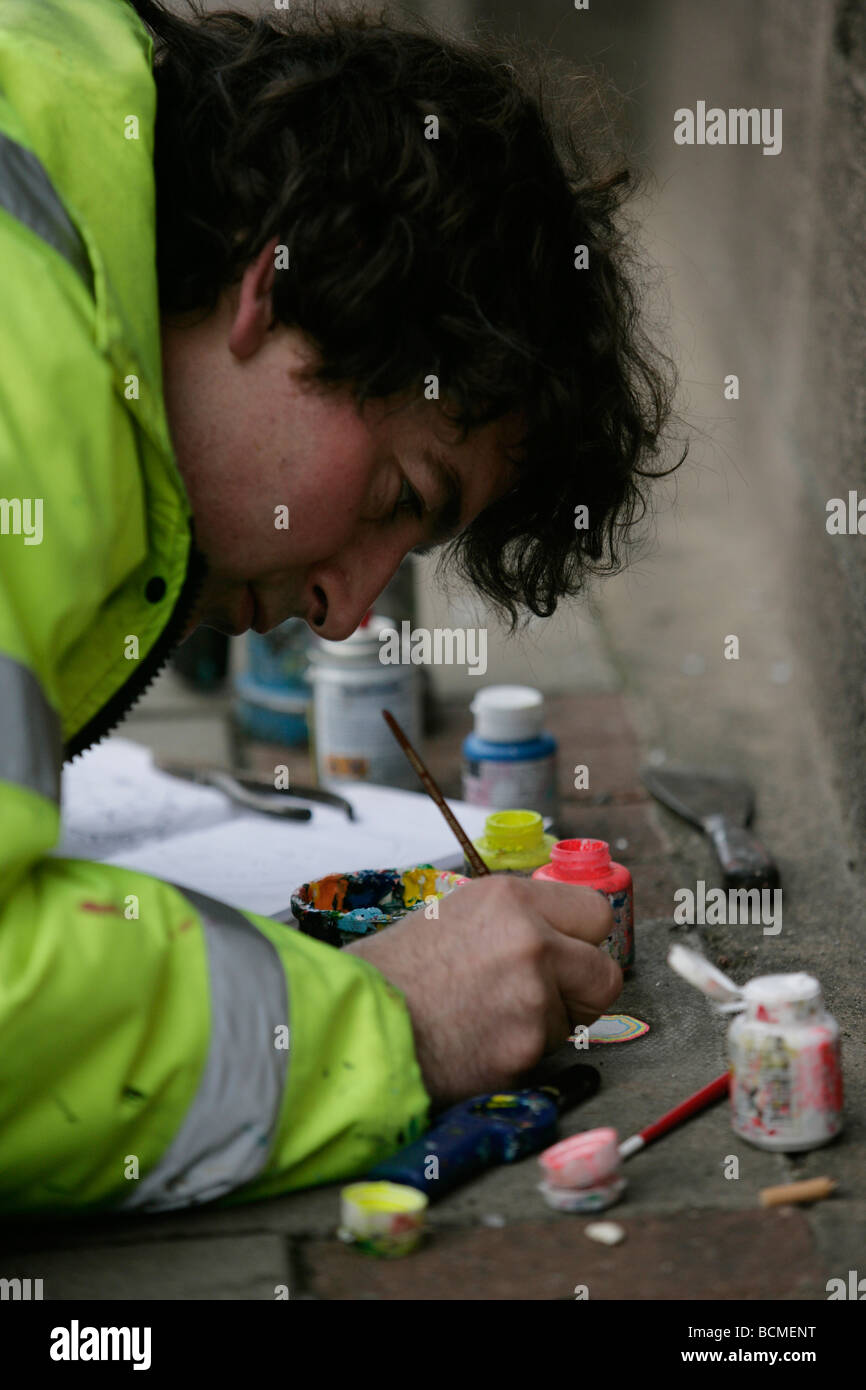 Ben Wilson, chewing gum artist, makes miniature paintings on chewing ...