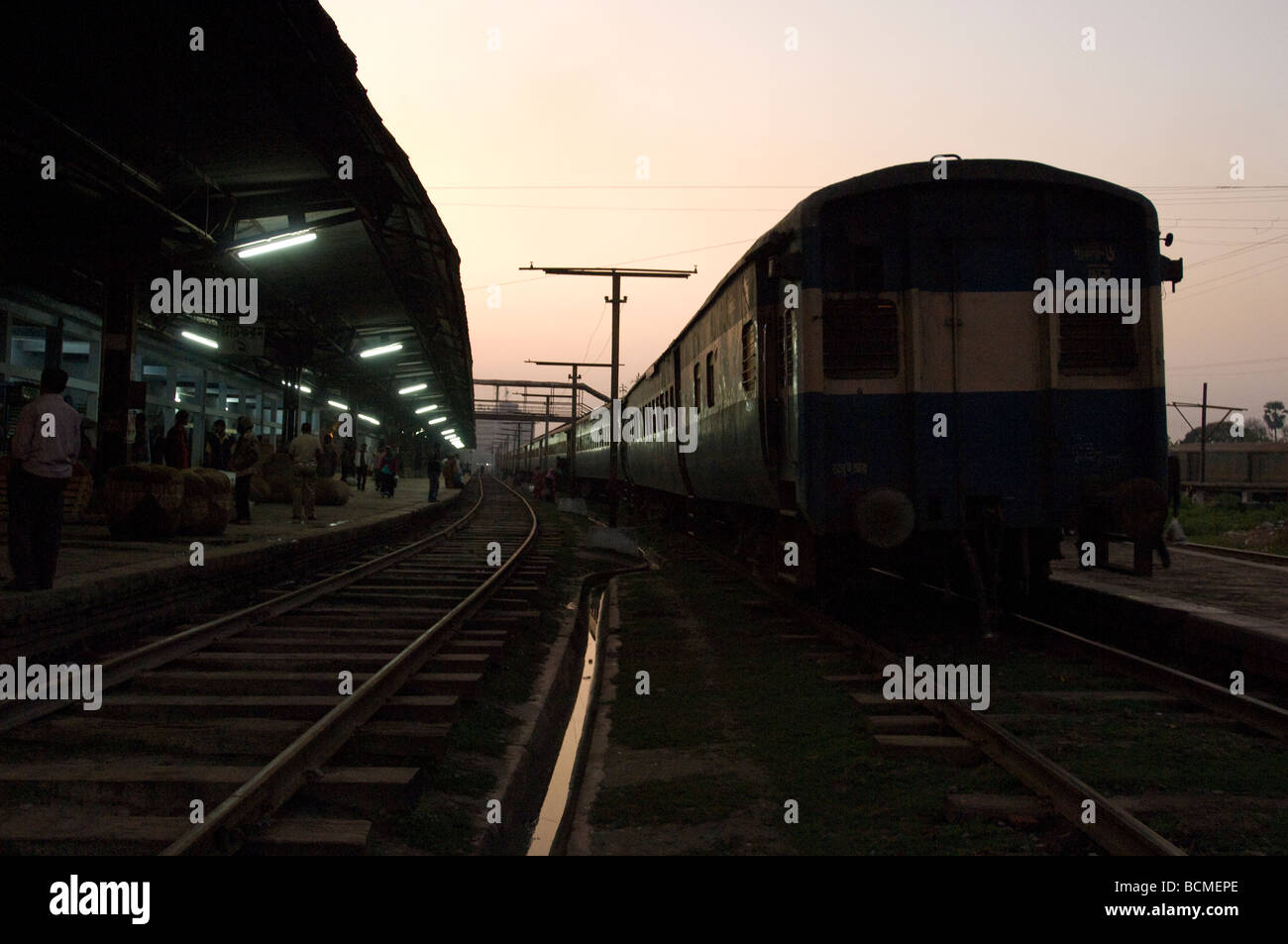 Trains at khulna railway station bangladesh Stock Photo - Alamy