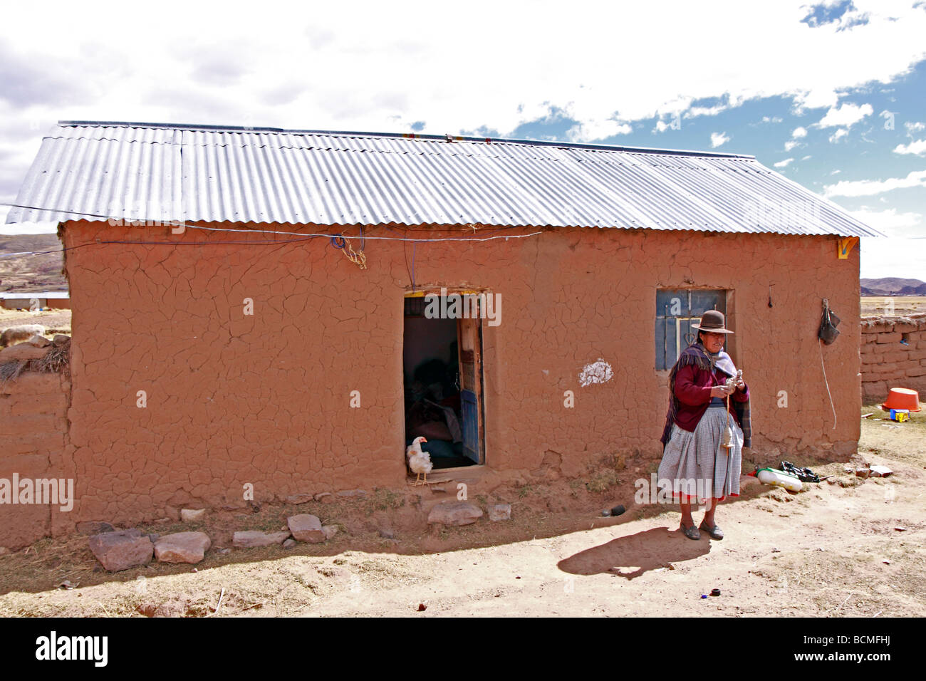 South america peru old woman hi-res stock photography and images - Alamy