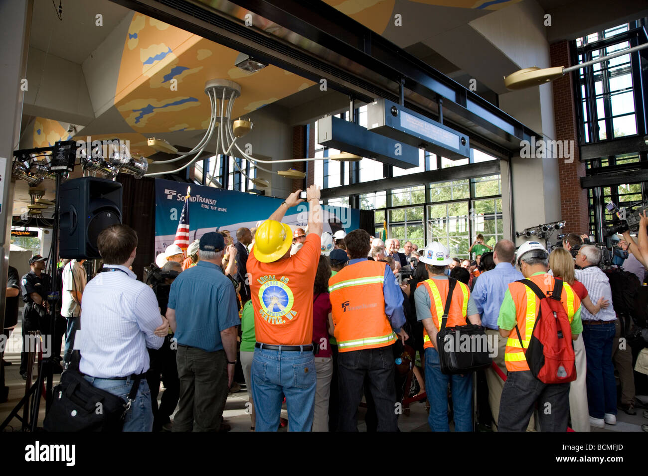 Ribbon cutting ceremony with Seattle Mayor Greg Nickels at the Mount ...