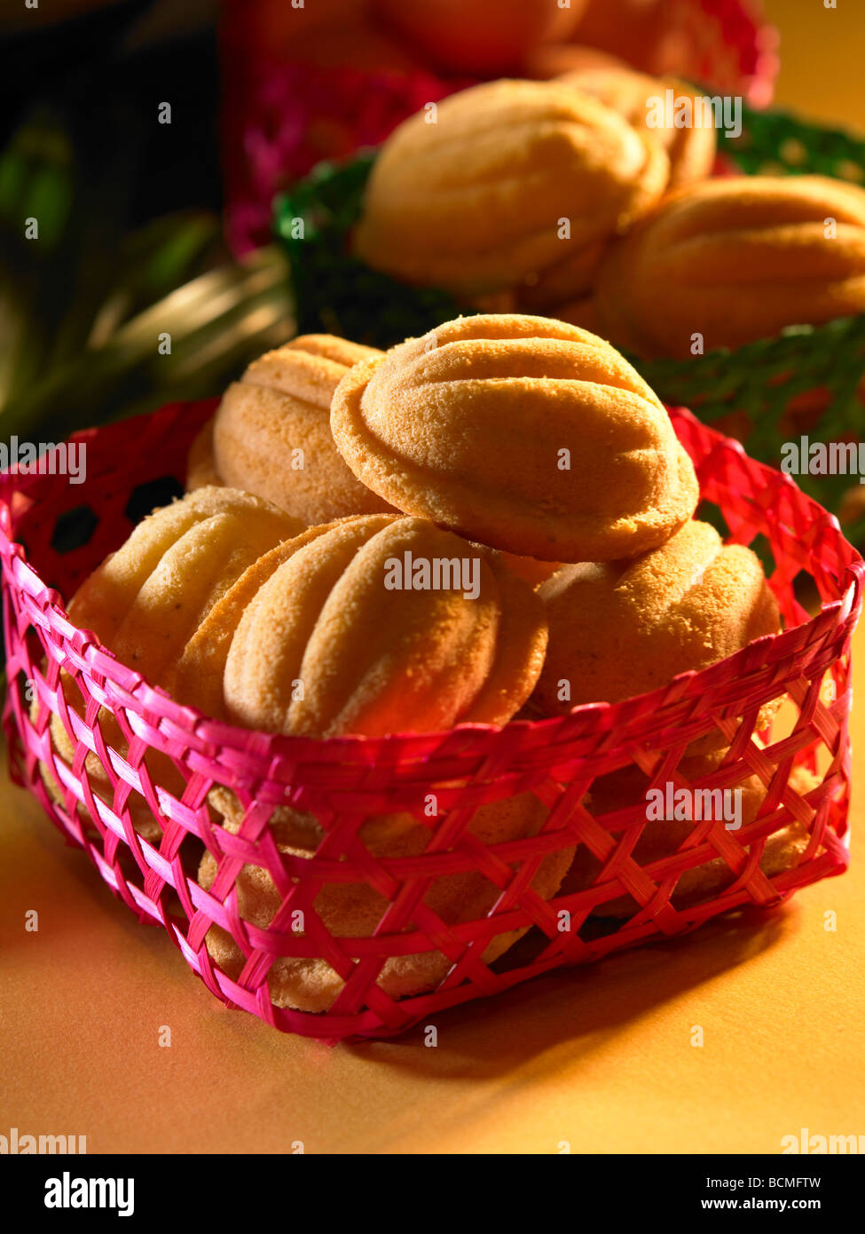 traditional malay kuih kuih bahulu Stock Photo - Alamy