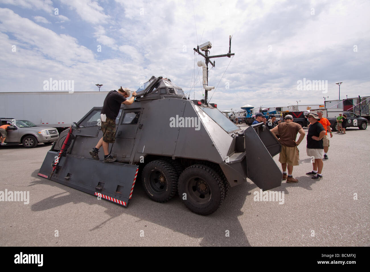 Tiv tiv2 tornado intercept vehicle hi-res stock photography and images ...