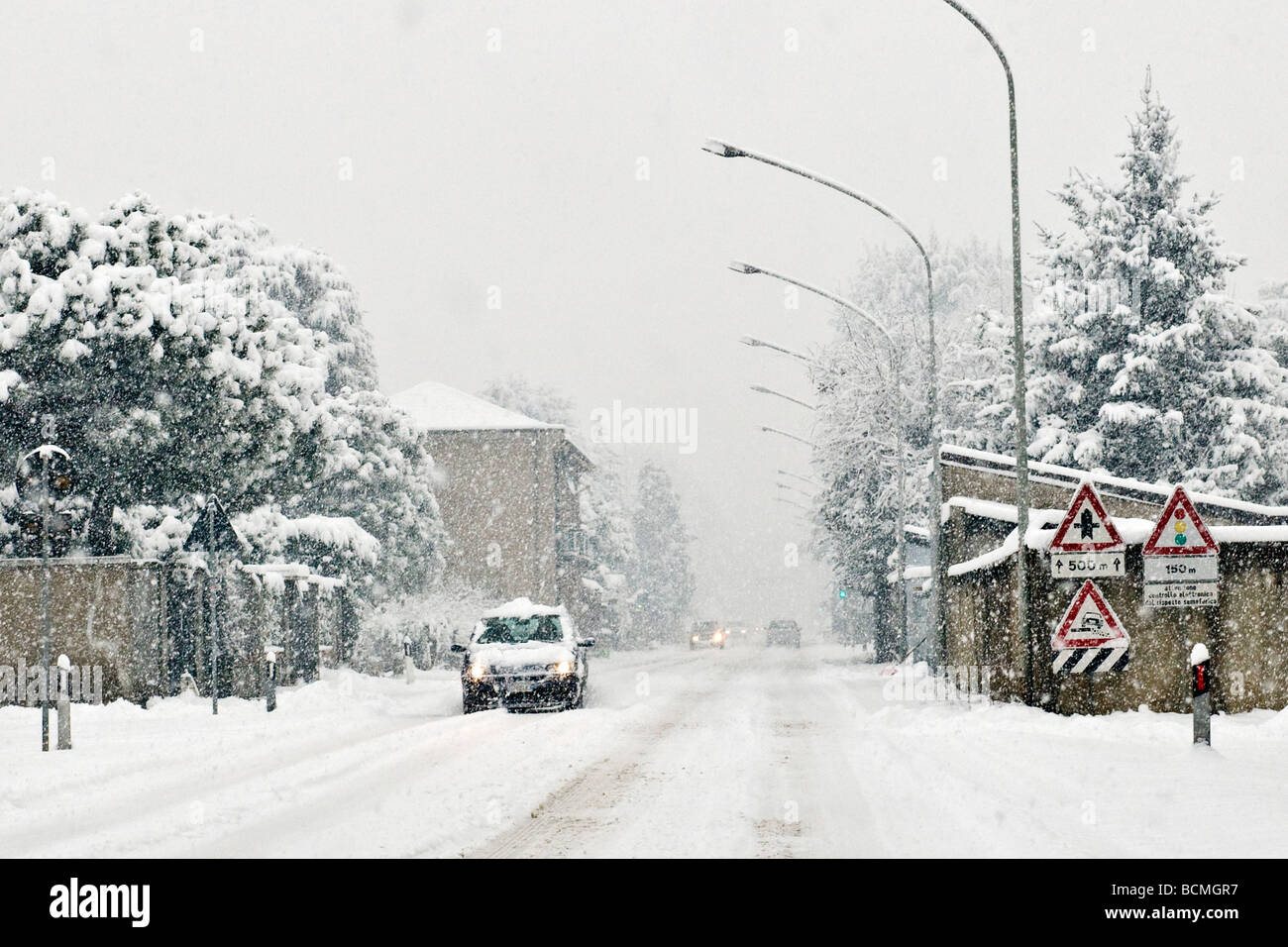 Milan snowfall hi-res stock photography and images - Alamy