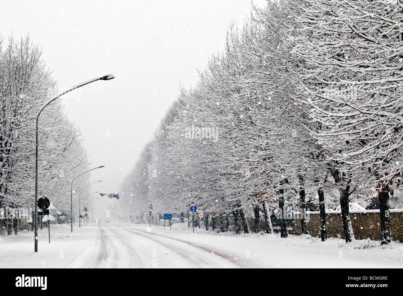 Milan snowfall hi-res stock photography and images - Alamy