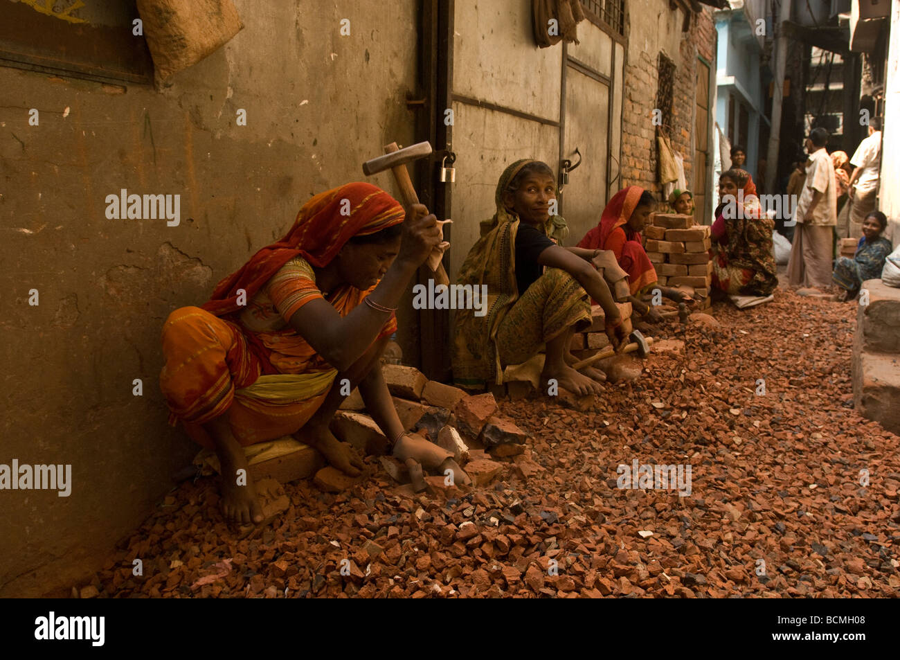 Women Brick breakers Dhaka Bangladesh Stock Photo - Alamy