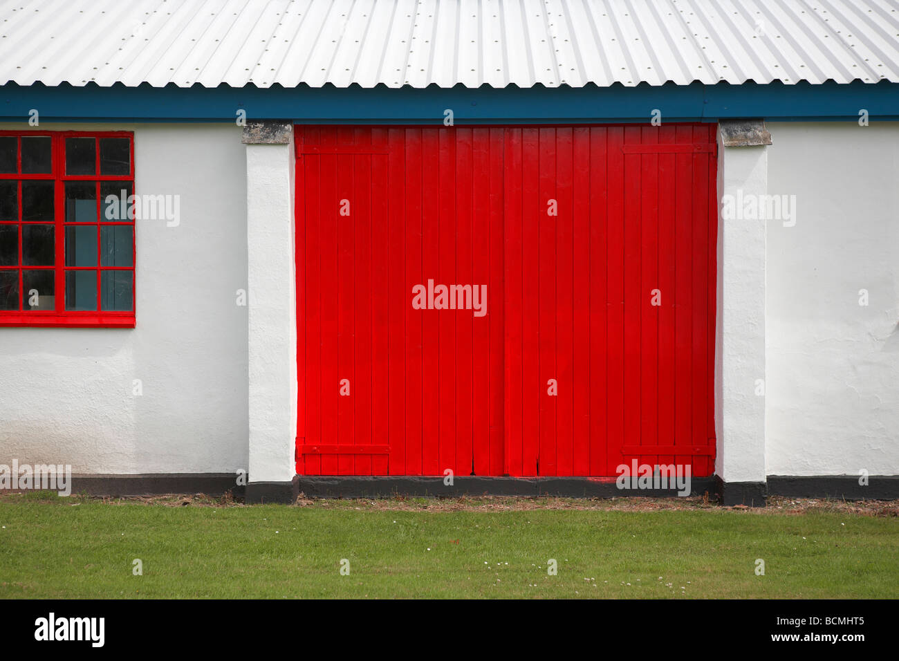 Double red doors hi-res stock photography and images - Alamy