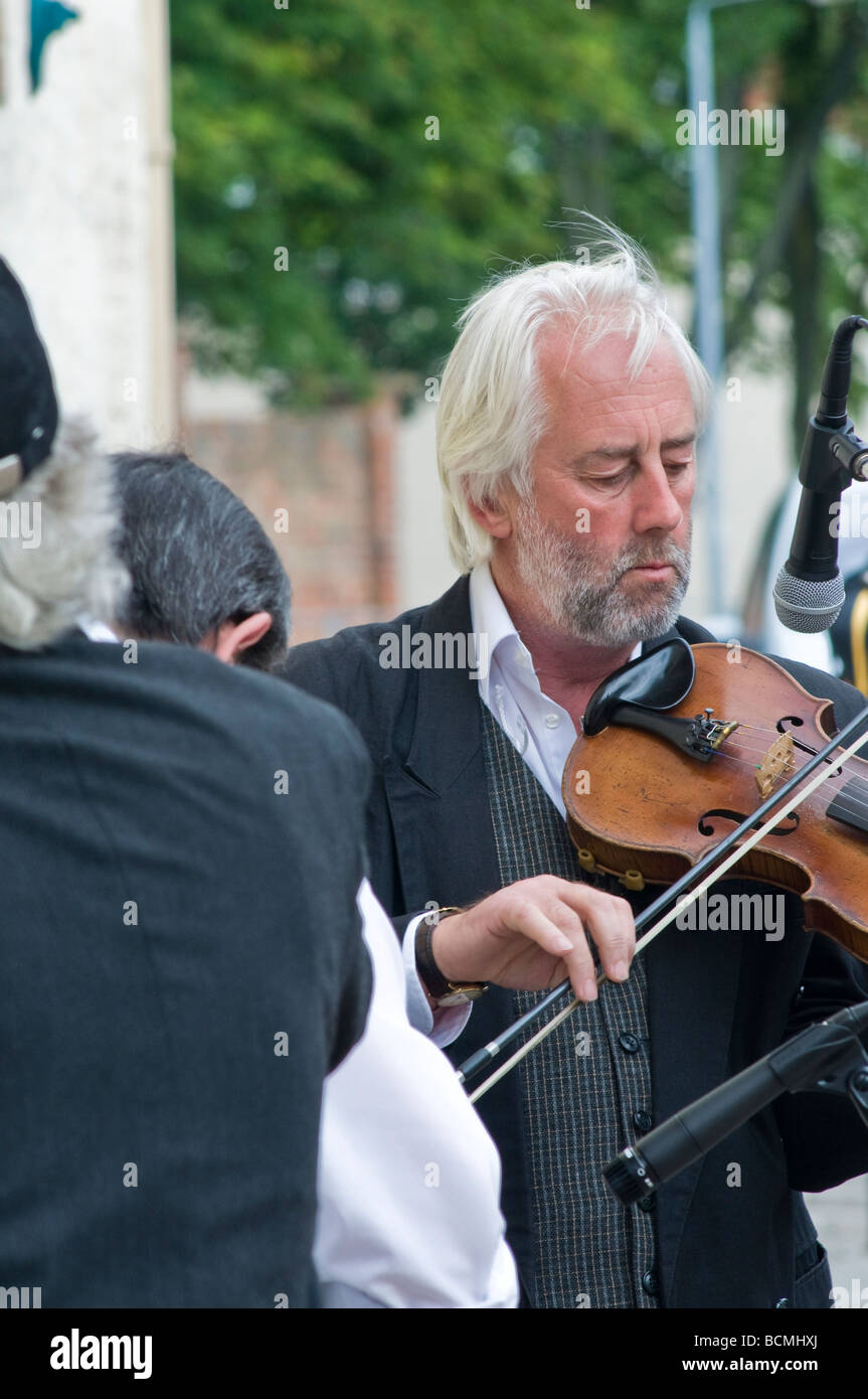 A fiddle player at Beverley Folk Festival, 2009 Stock Photo - Alamy