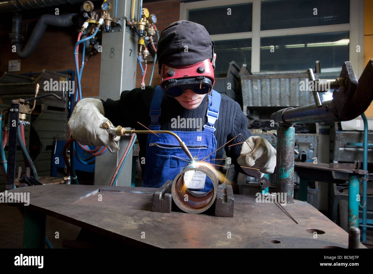 Gas welding hi-res stock photography and images - Alamy