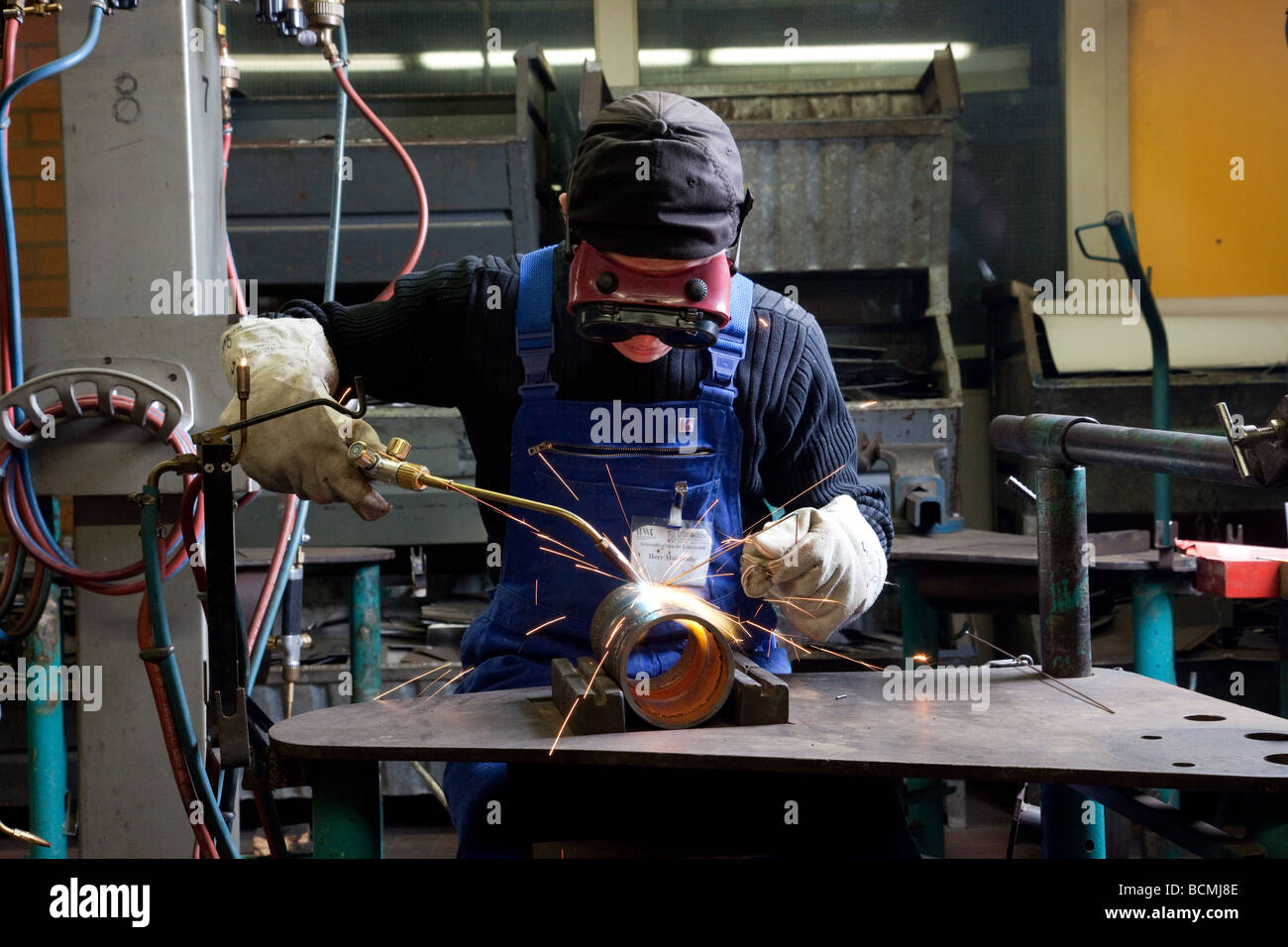 Welder at work Stock Photo - Alamy