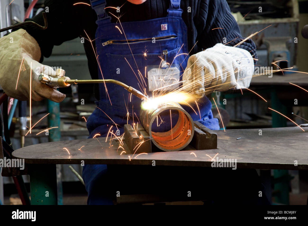 Welder at work Stock Photo - Alamy