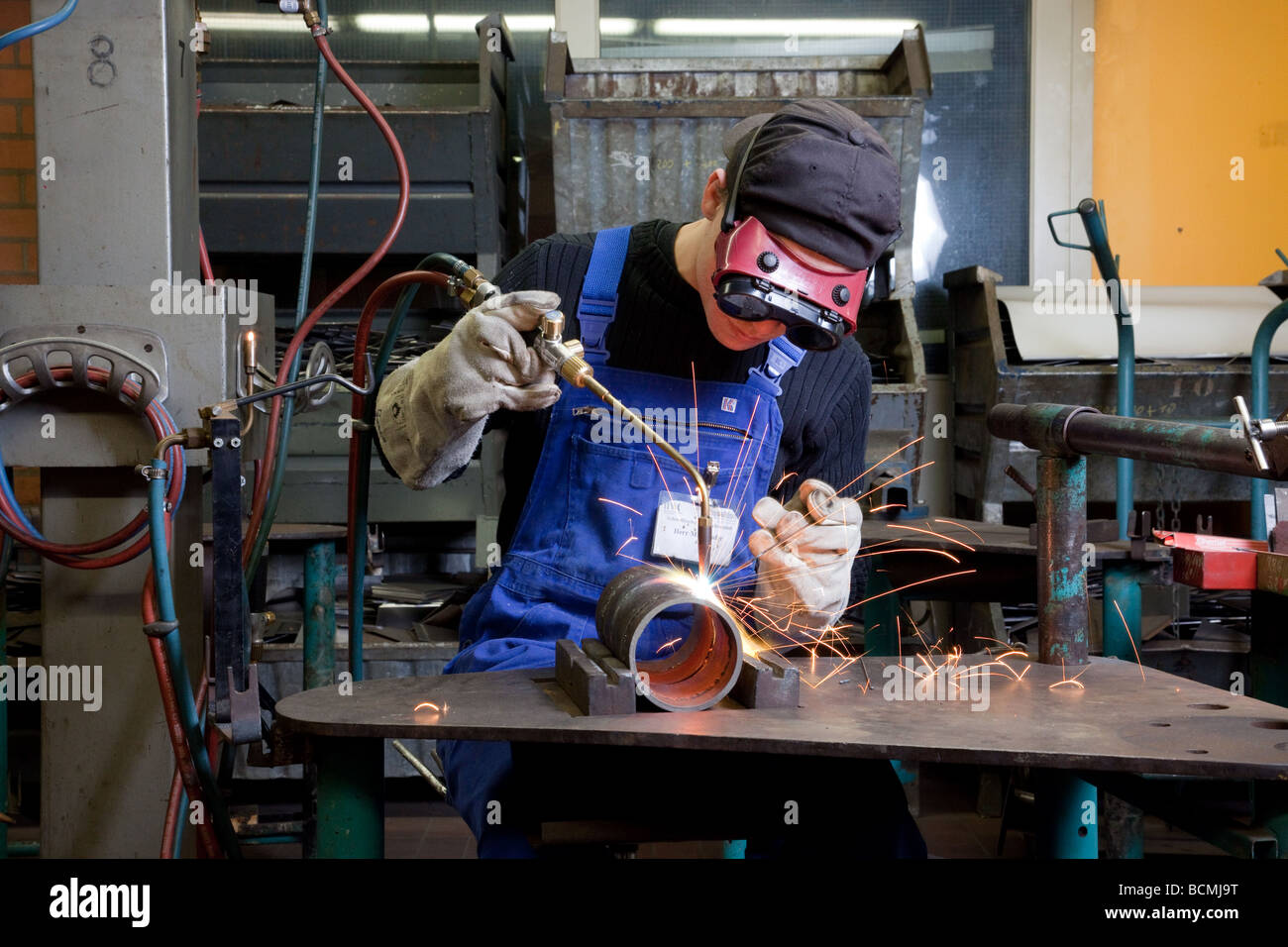 Welder at work Stock Photo - Alamy