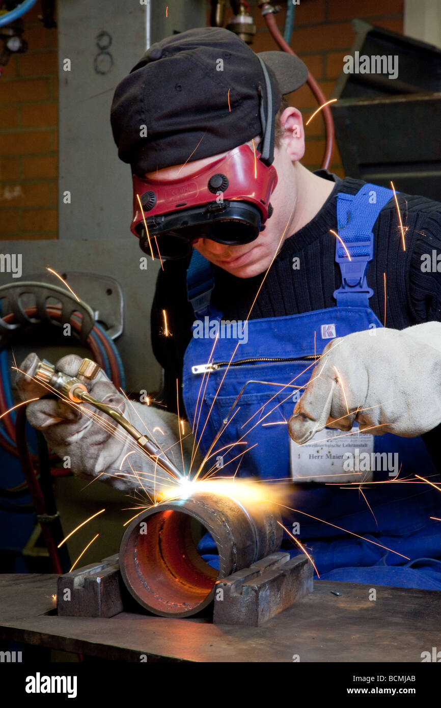 Welder at work Stock Photo - Alamy