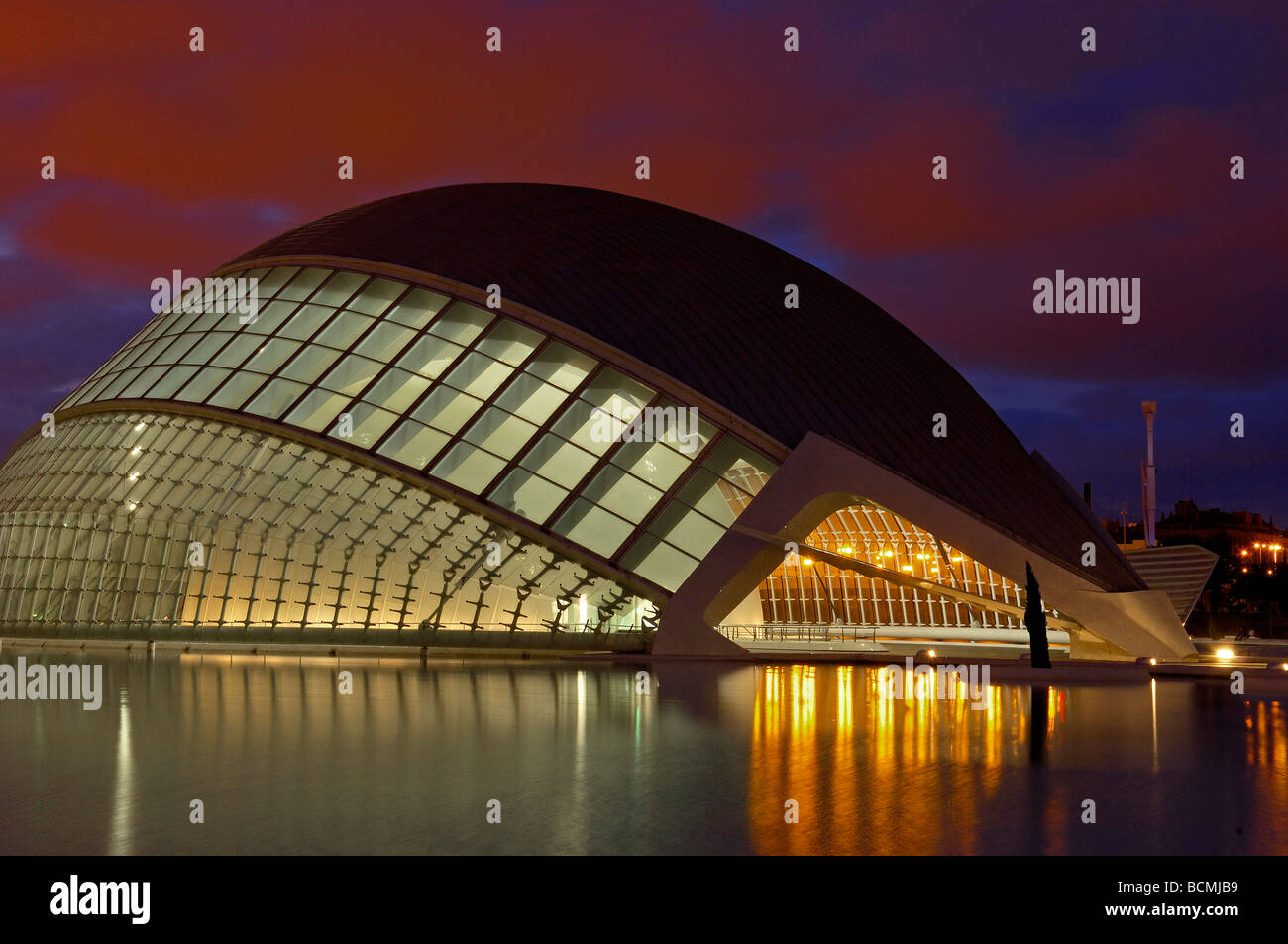 L Hemisferic at dusk by S Calatrava City of Arts and Sciences Comunidad ...