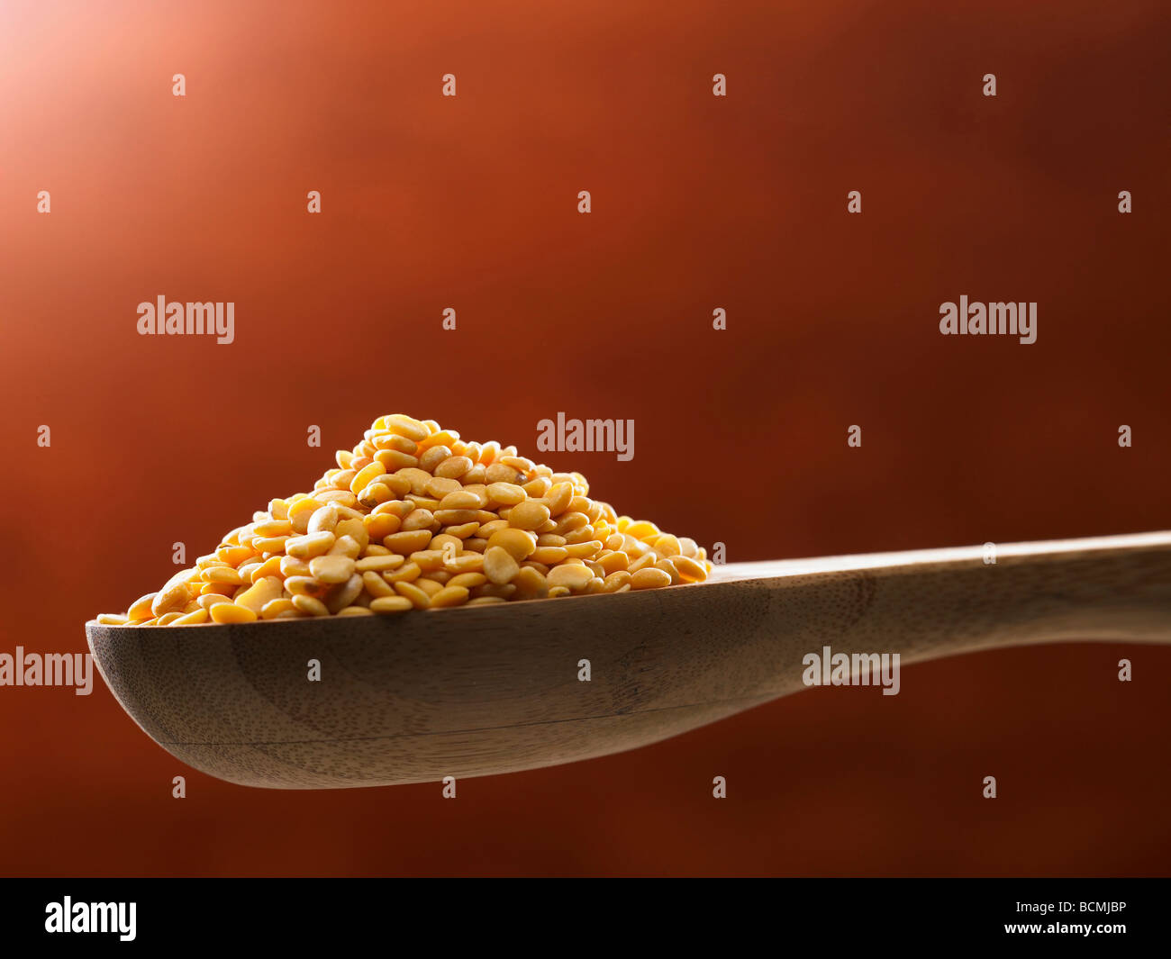 spoon full of yellow split peas Stock Photo - Alamy