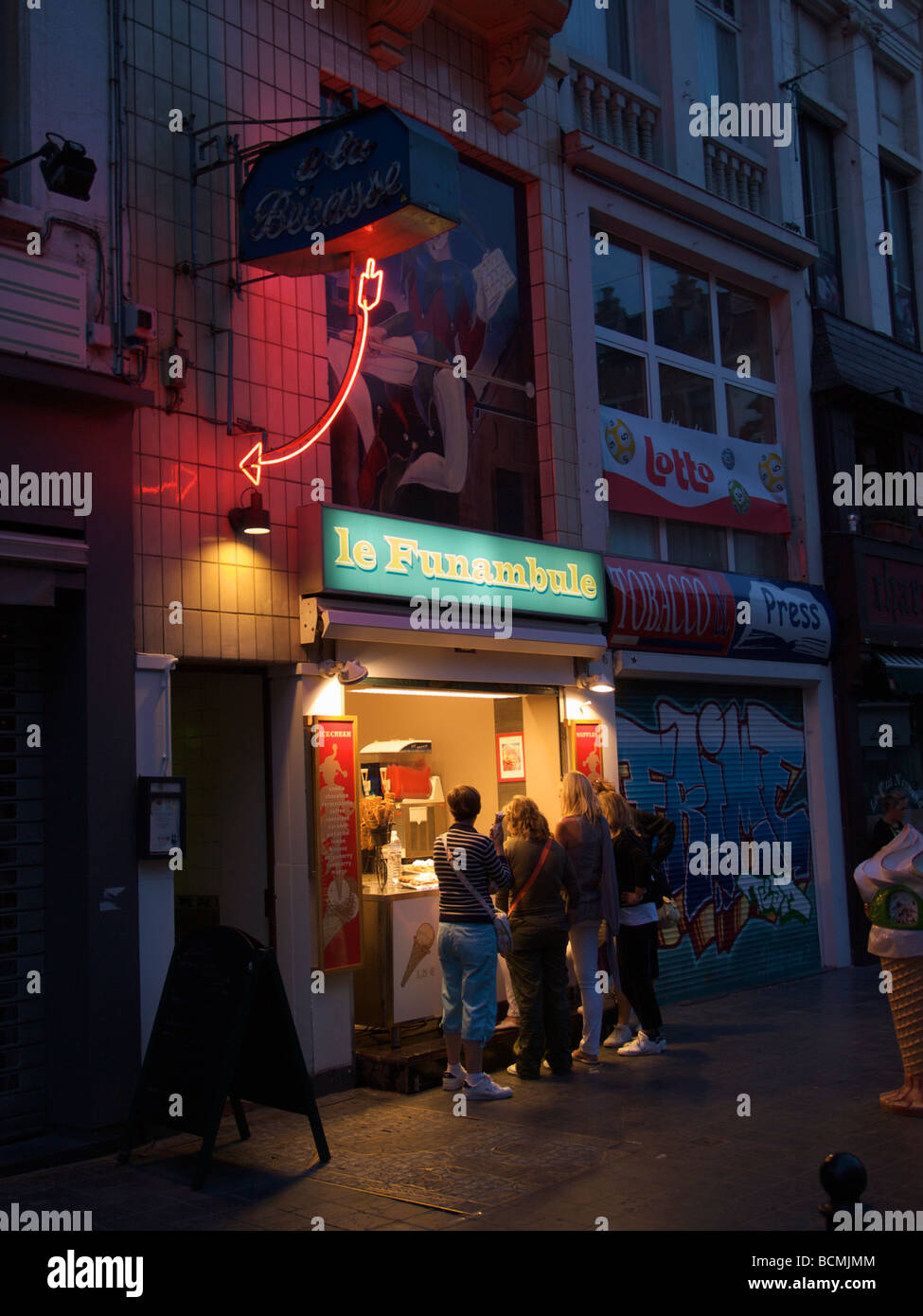 Girls night ice cream hi-res stock photography and images - Alamy