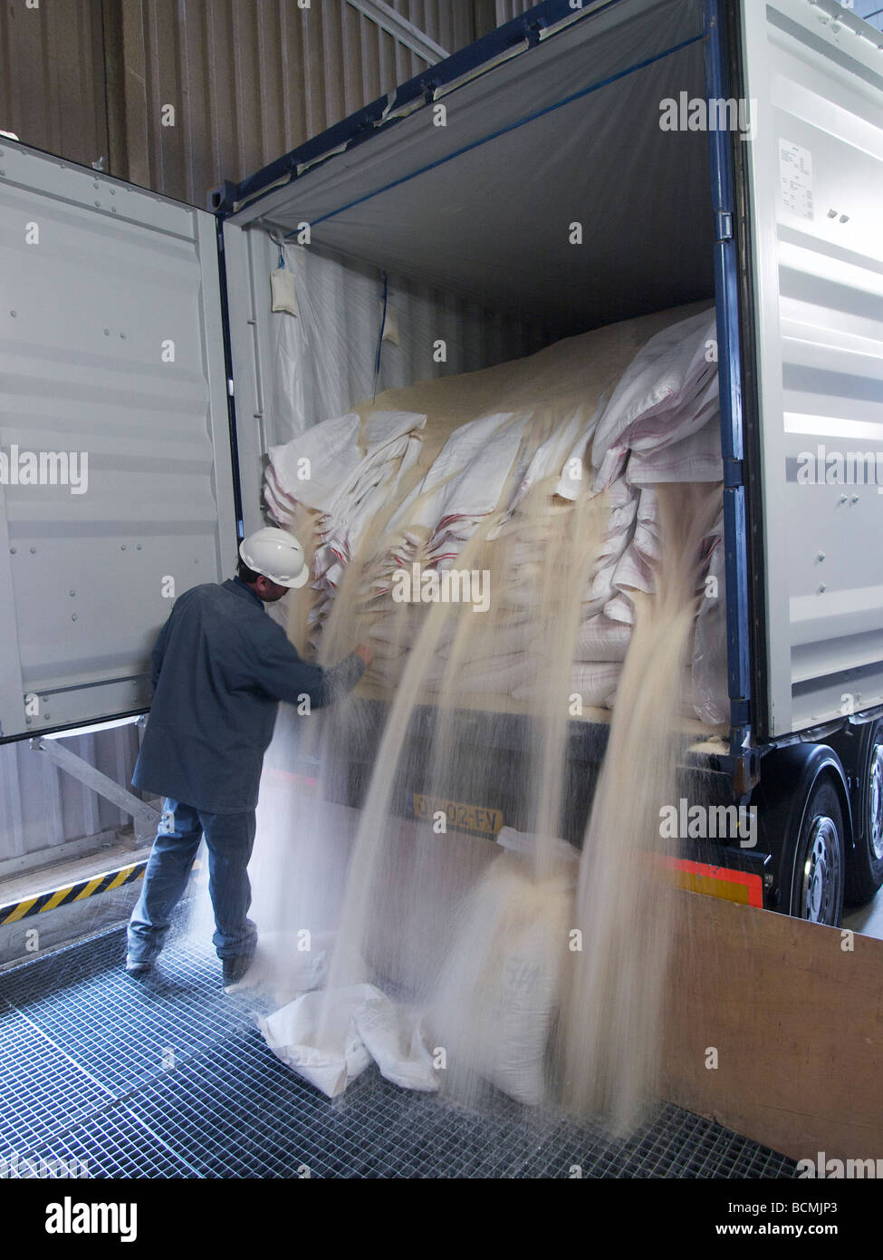 Unloading food truck hi-res stock photography and images - Alamy