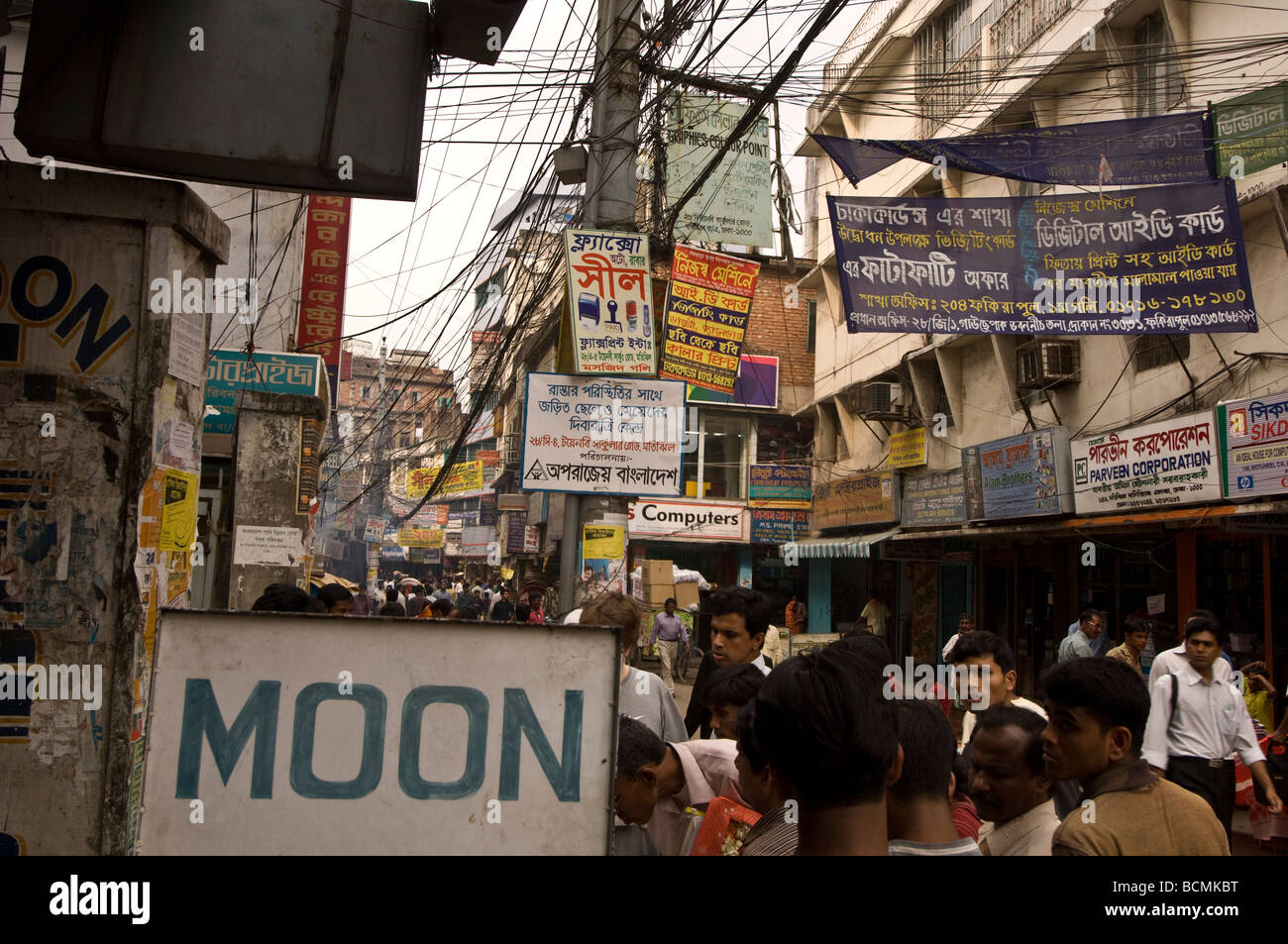 Dhaka Bangladesh street scene Stock Photo - Alamy