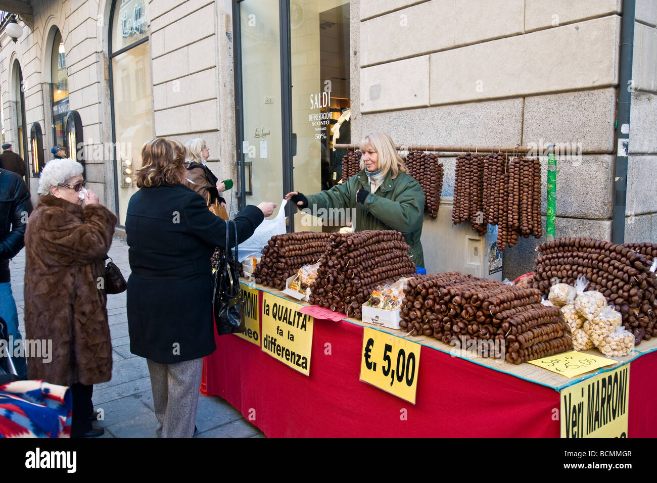 Chestnut seller hi-res stock photography and images - Alamy