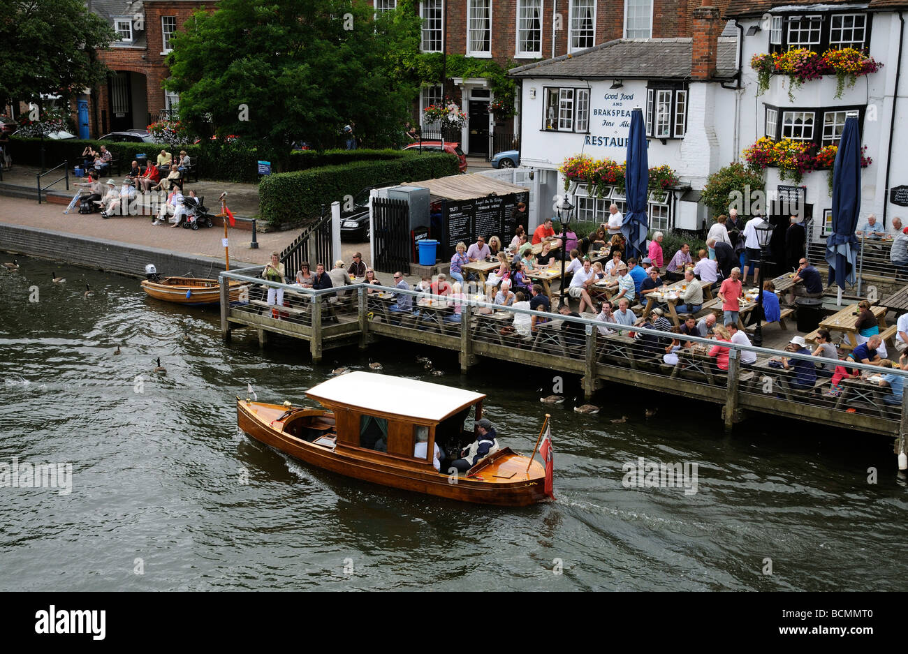 Thameside Pubs Riverside Pubs Stock Photos & Thameside Pubs Riverside ...