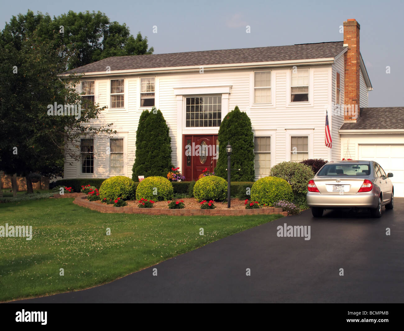 Middle class two story home hi-res stock photography and images - Alamy