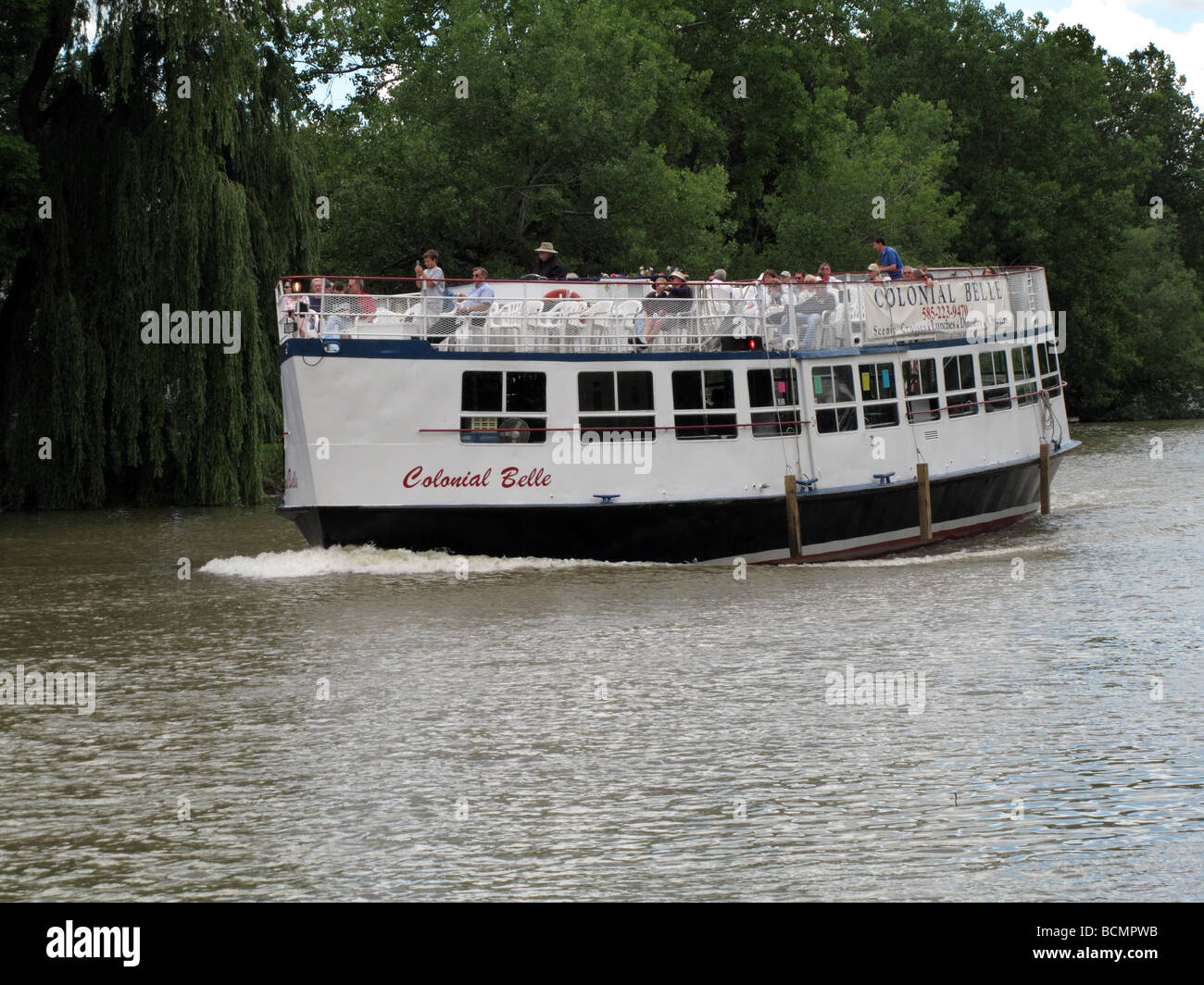 Boat dinner cruise hi-res stock photography and images - Alamy