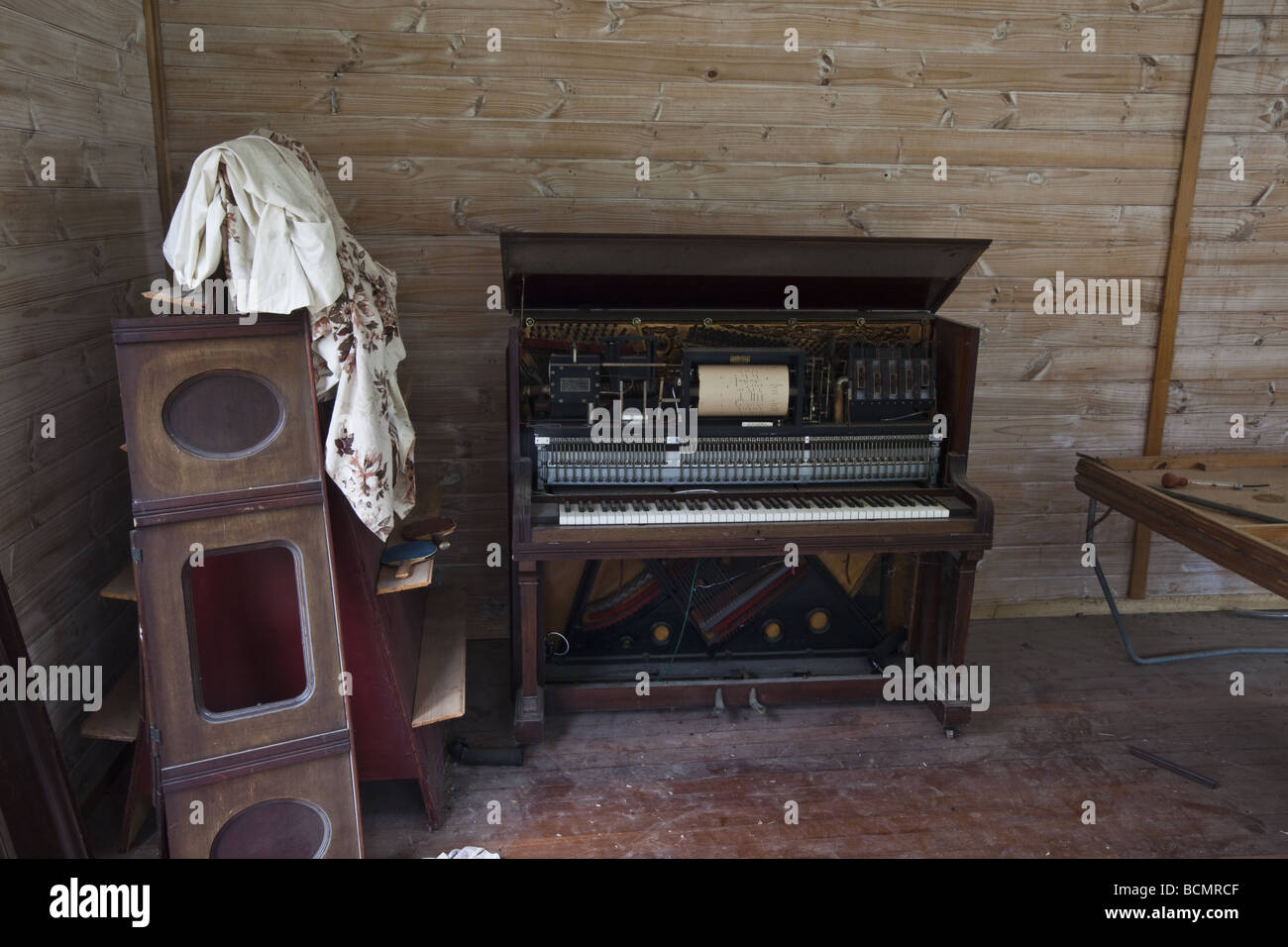 Pianola hi-res stock photography and images - Alamy