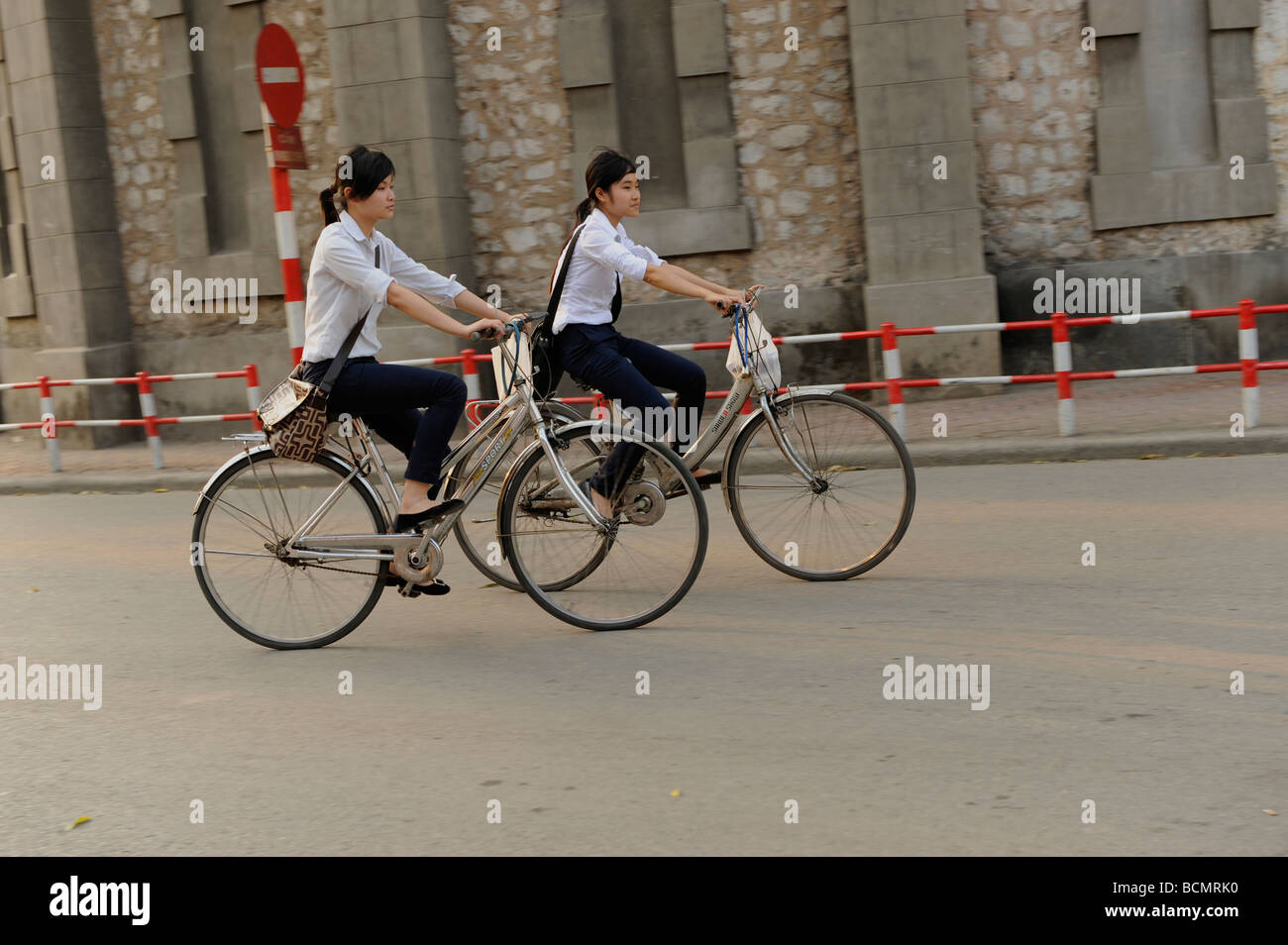 Vietnamese students ridng bicycle, Old Quarter, Hanoi, vietnam Stock ...