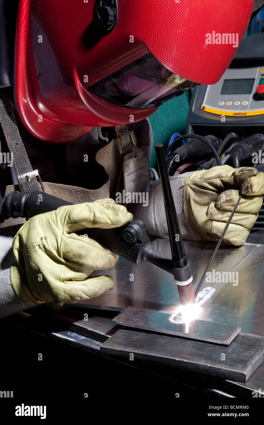 Mechanic welding hi-res stock photography and images - Alamy
