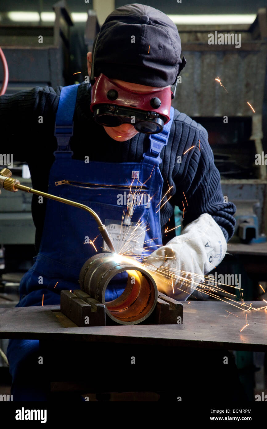 Welder at work Stock Photo - Alamy