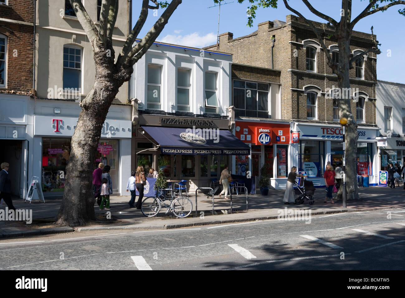 Chiswick london high road hi-res stock photography and images - Alamy