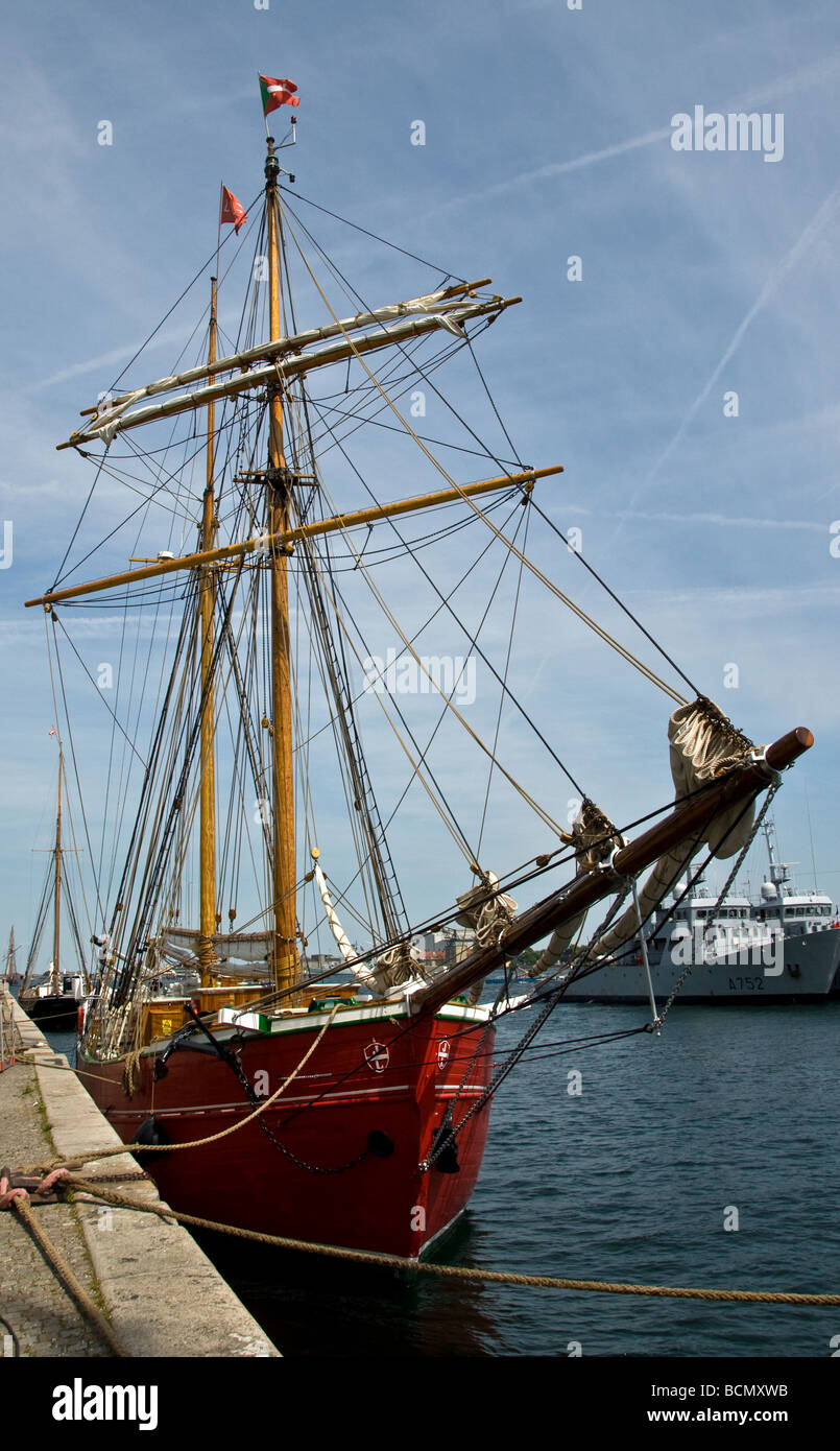 Schooner cruising hi-res stock photography and images - Alamy