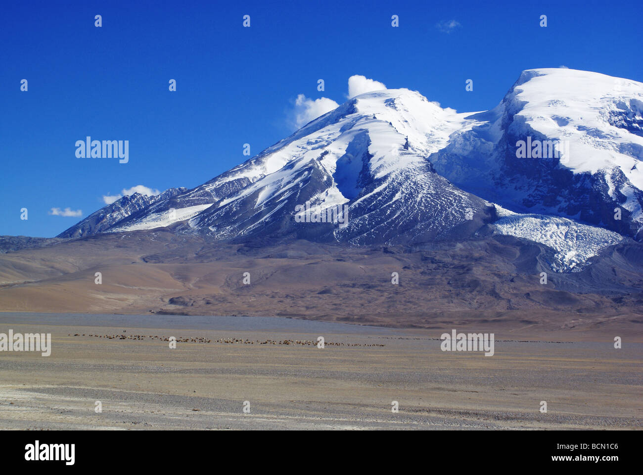 Majestic snow mountain, Tashkurgan Tajik Autonomous County, Kashgar ...