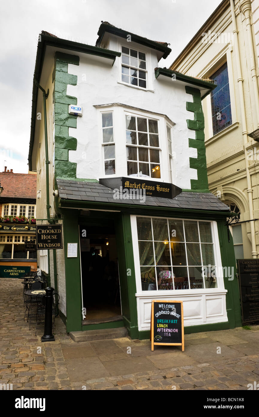 Windsor crooked house hi-res stock photography and images - Alamy