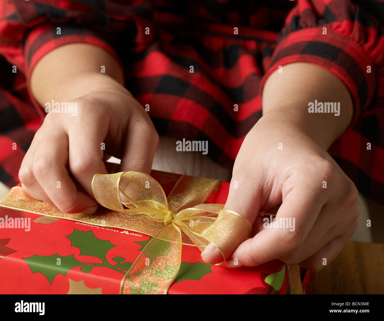 Korean gift wrapping hi-res stock photography and images - Alamy