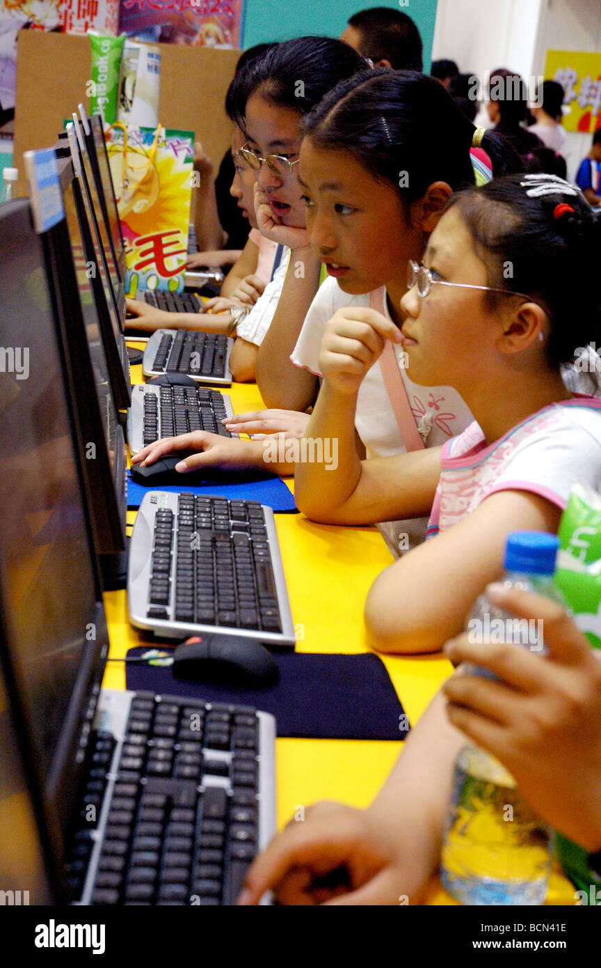 Electronic Store High Resolution Stock Photography and Images - Alamy