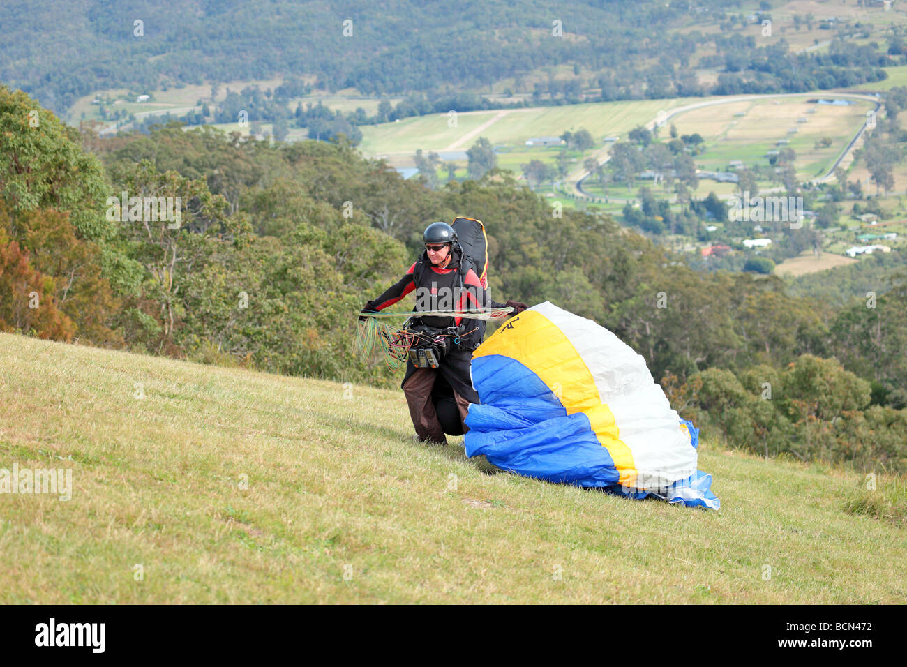 How To Paraglide High Resolution Stock Photography and Images - Alamy