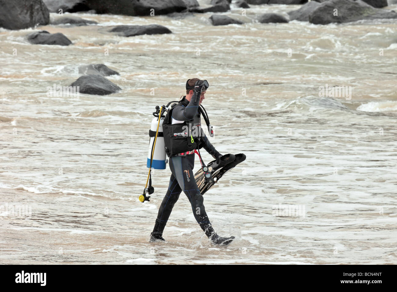 Scuba diver prepares for a beach entry into the ocean Stock Photo - Alamy