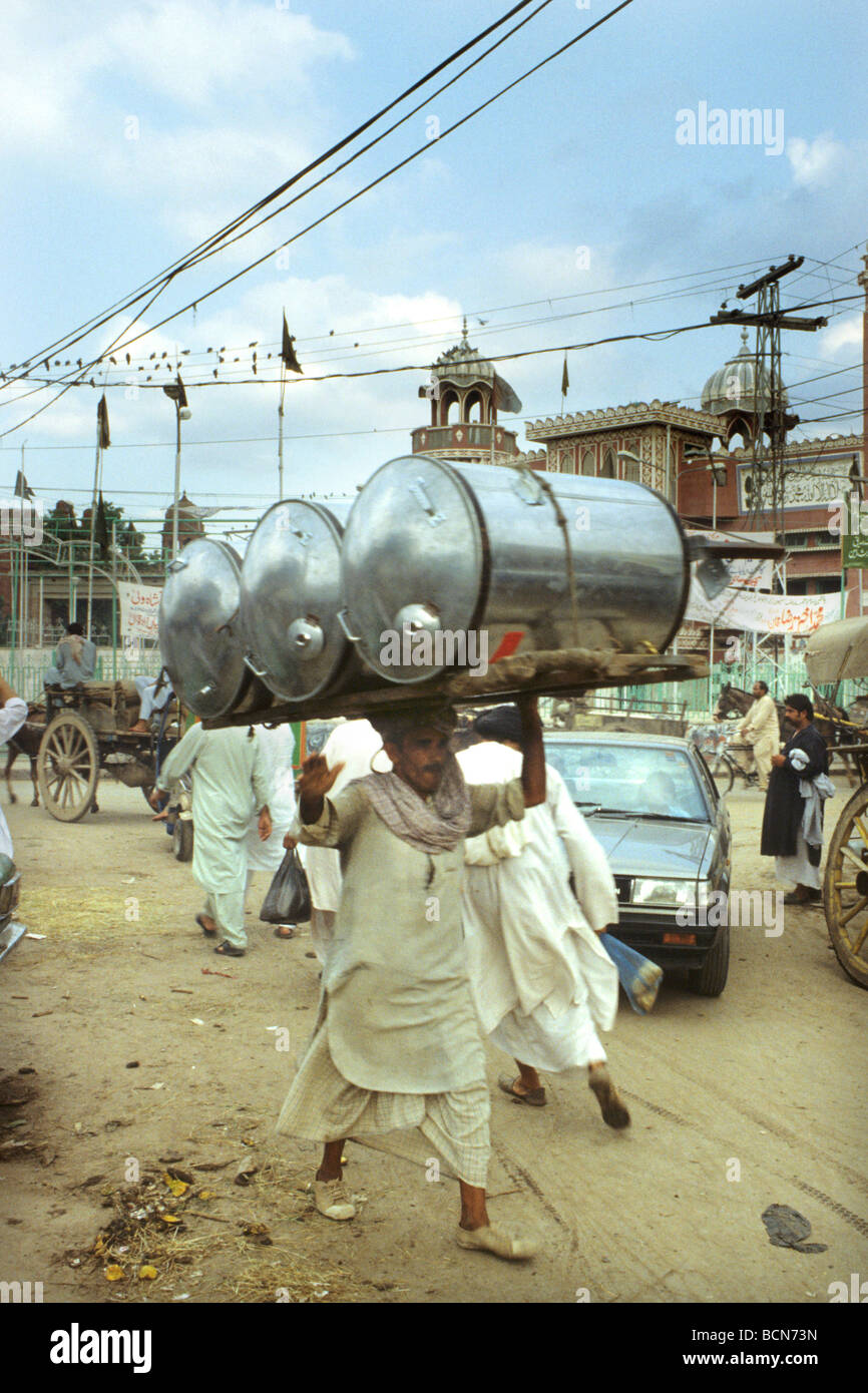 pakistan lahore daily life Stock Photo - Alamy