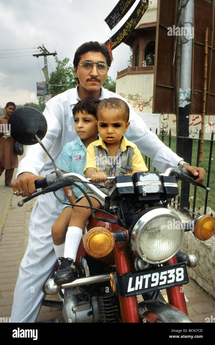 pakistan lahore daily life Stock Photo - Alamy