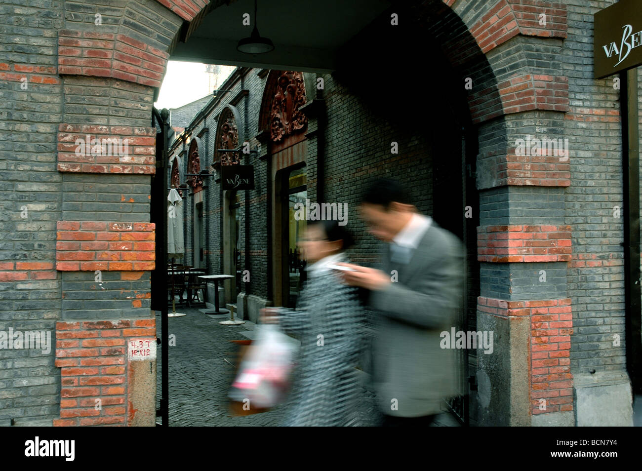 Traditional shikumen houses shanghai hi-res stock photography and ...